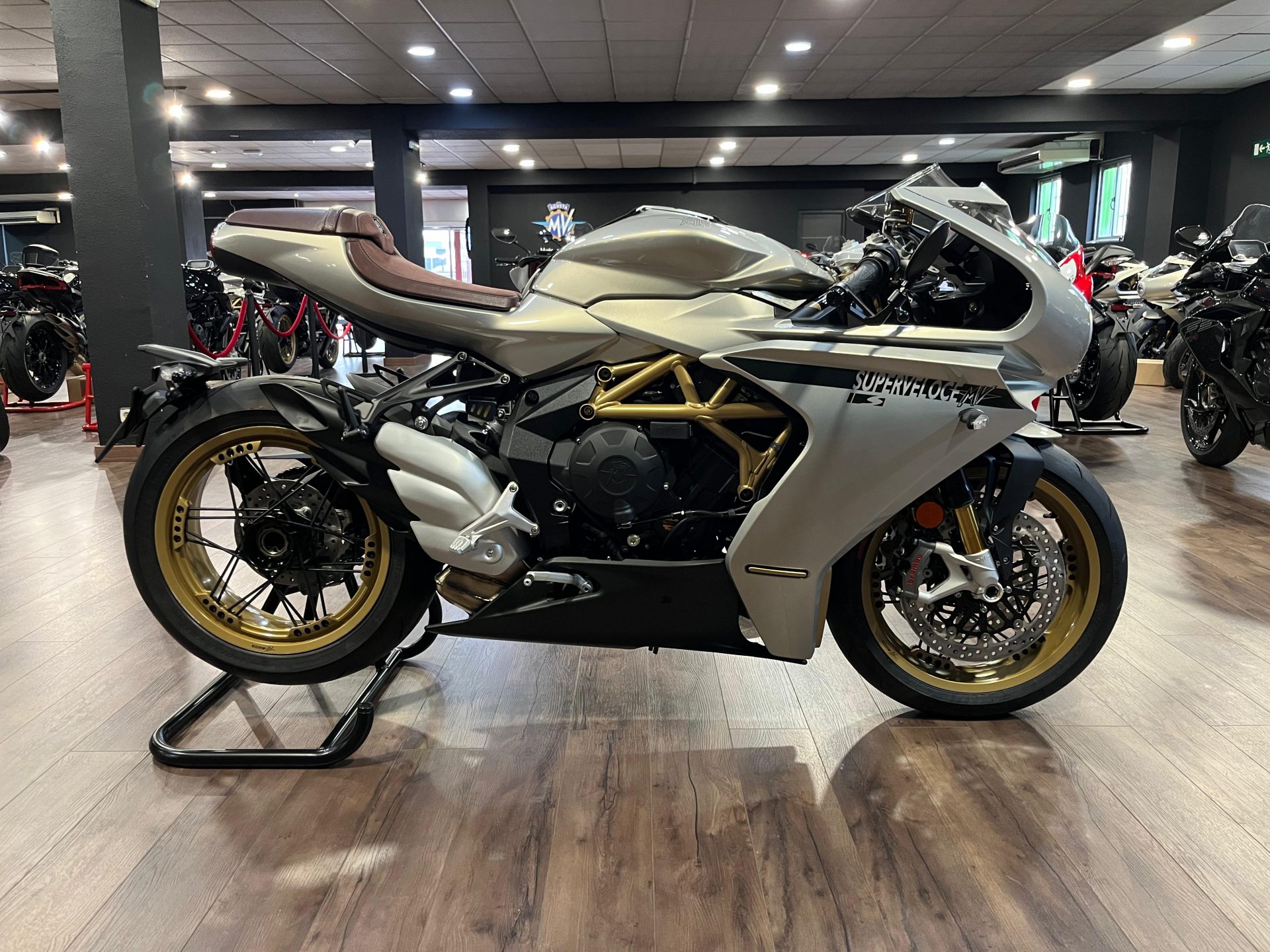 MV Agusta SuperVeloce 800 S KIT RACING INCLUIDO – OCASIÓN – BOX31 MOTOS